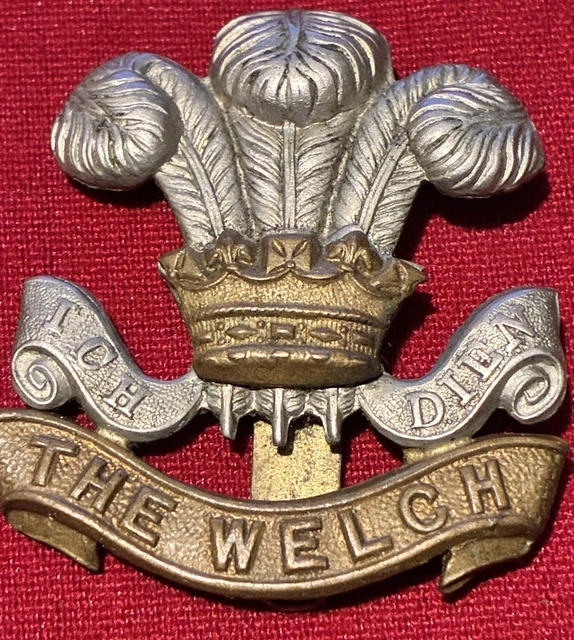 THE WELSH REGIMENT British Military Cap Badge - Bimetal with a brass ...