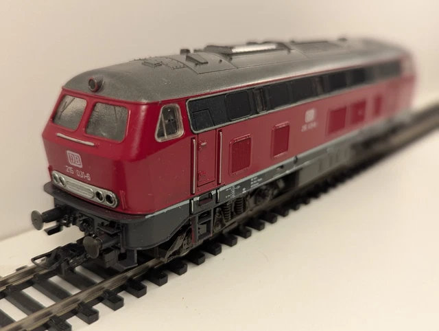ROCO HO GAUGE DB Class 215 Diesel Locomotive – No. 215 031-6 £50.00 ...