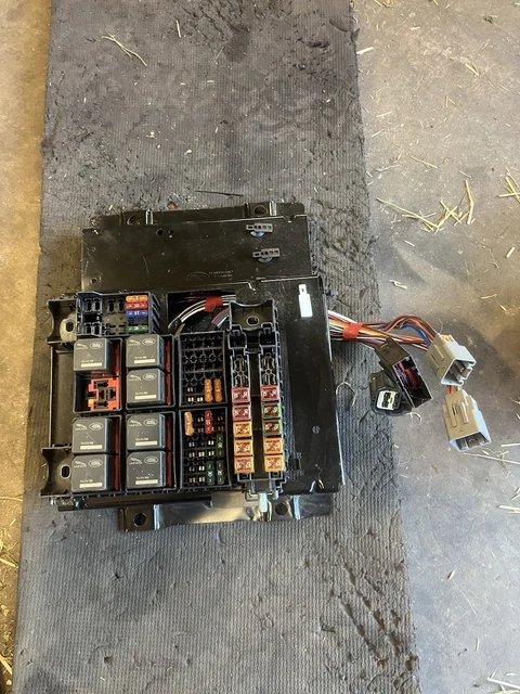 LAND ROVER DEFENDER 90/110/130 fuse box Tdci Puma 2.2 from 2011-2016 ...