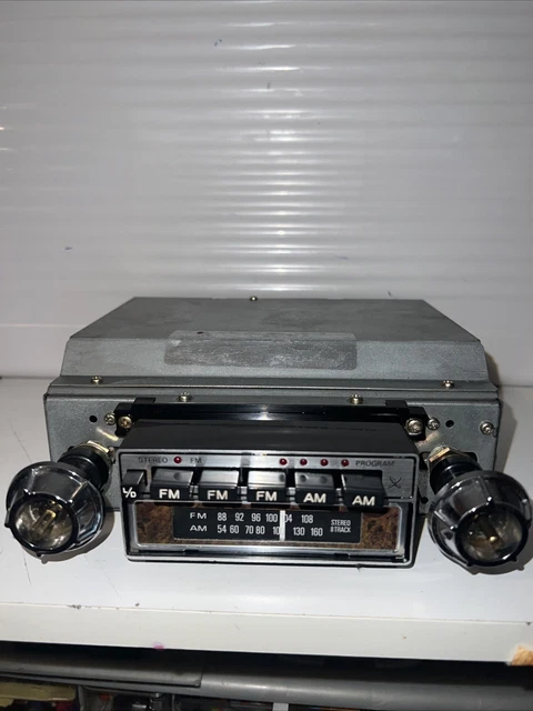 VINTAGE SEARS ROEBUCK and Co AM-FM Push Button Radio Made In Japan 564. ...