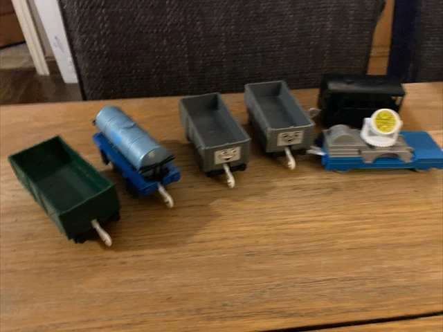TOMY TRACKMASTER THOMAS tank engine black cattle truck Troublesome x 6 ...