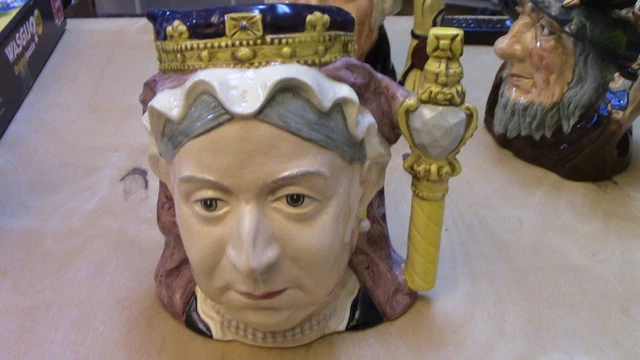 LARGE ROYAL DOULTON character toby jug Queen Victoria 1987 18cm £45.00 ...