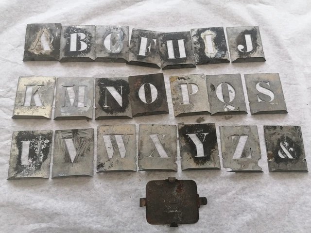 ANCIEN JEU DE lettres en zinc, alphabet incomplet. EUR 5,00 - PicClick FR