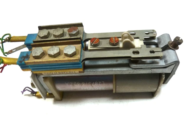 GPO STROWGER UNUSUAL 3000 Type Relay With A 2000 Ohm Armature Slugged ...