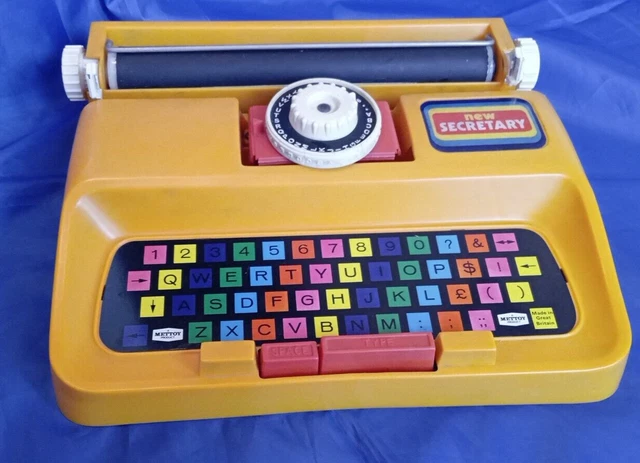 VINTAGE METTOY TYPEWRITER Secretary Child's Toy Plastic Orange 1960's £ ...
