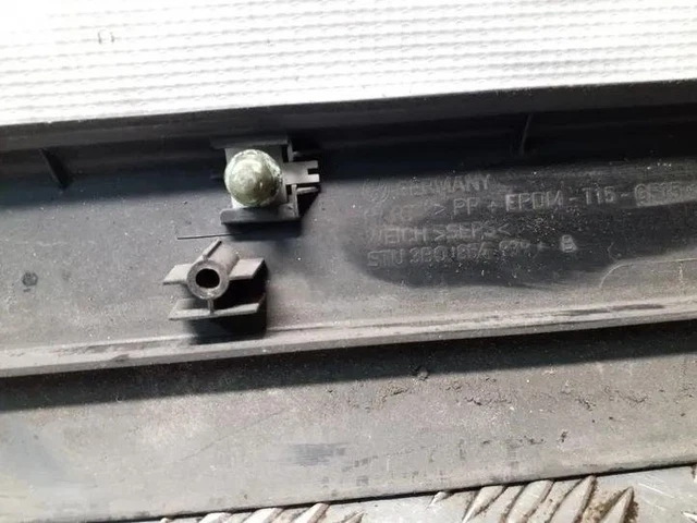 VW PASSAT VARIANT B5 3B6 3B0854939B Moulure de Porte Avant Gauche 1.90 ...