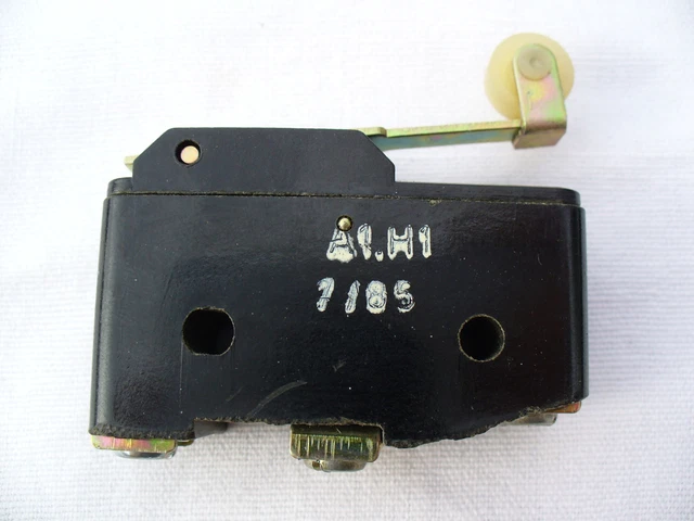 DDR MIKROSCHALTER INDUSTRIETASTER 380V 16A sehr robust Rollentaster ...