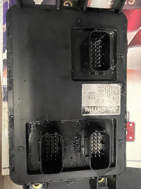 PACCAR 386 PETERBILT MUX3-P Chassis Control Module P/N Q21-1077-2-102 ...