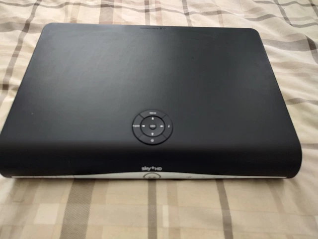 SKY HD BOX model DRX890W-R with lead and remote control. £15.00 ...