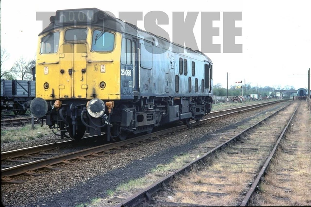 35MM SLIDE BR British Railways Diesel Loco Class 25 25068 1976 Original ...