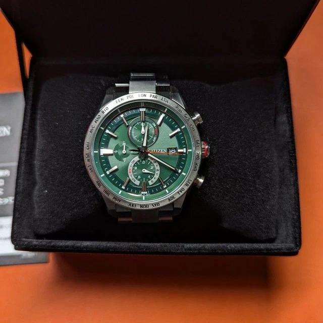 CITIZEN ATTESA AT8181-63W Eco-Drive Titane Chronographe Vert Solar ...