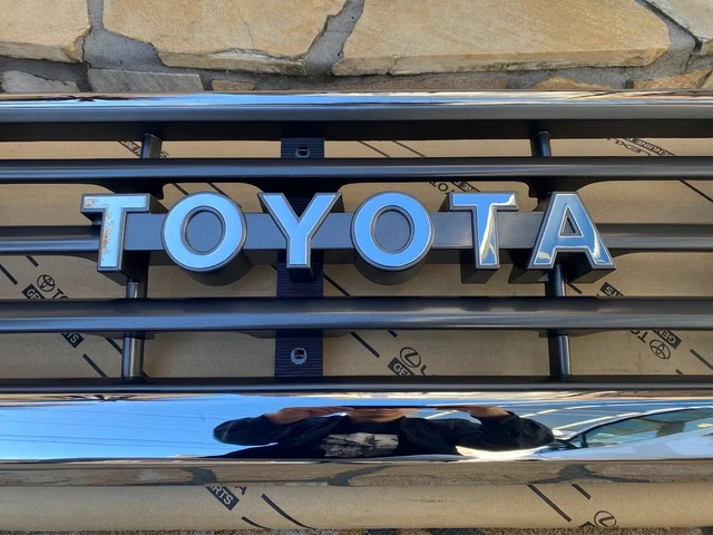 GRILLE DE RADIATEUR avant authentique Toyota Land Cruiser série 70 ZX LX 53101-60060 EUR 496,43 ...