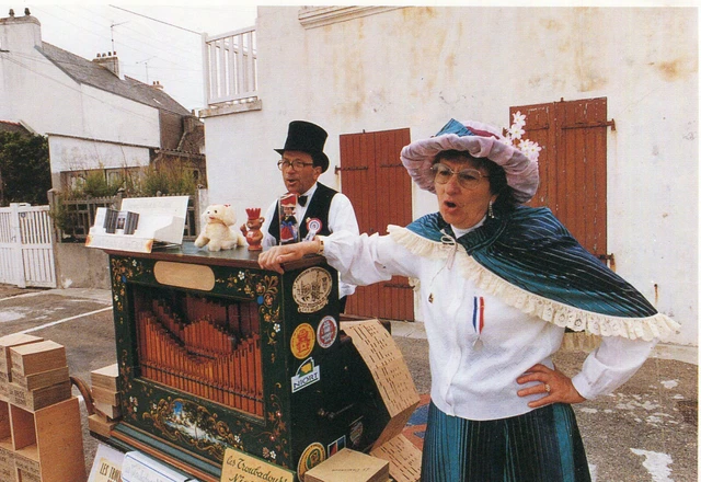 ILE TUDY FESTIVAL International Musique mécanique en 1990 Troubadours ...