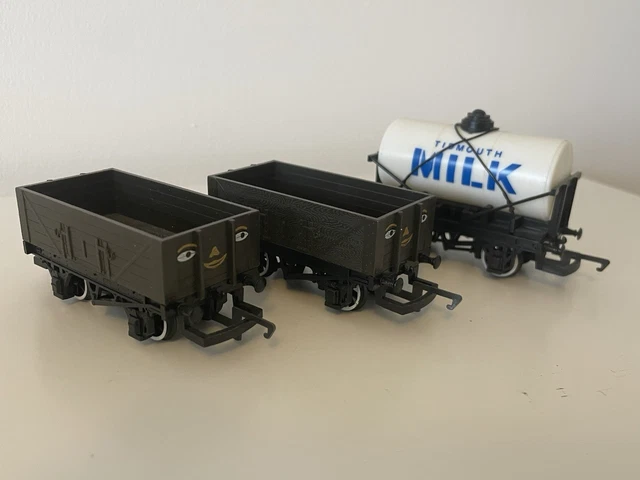 HORNBY THOMAS THE Tank Engine 2 X R107 Troublesome Trucks & 1 Tidmouth ...