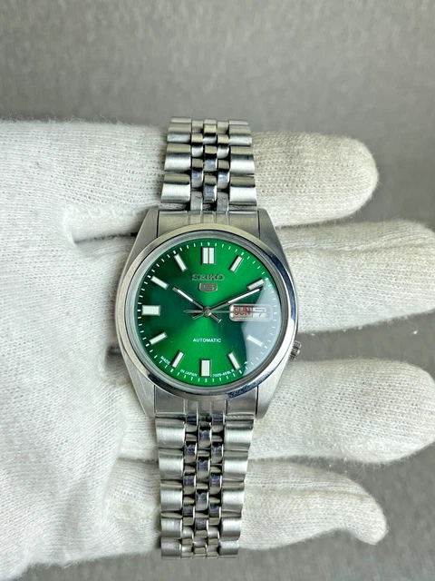 VINTAGE SEIKO 5 Automatic Green Dial Mens Watch 7009 Day/Date 17 Jewels Working £182.72 ...