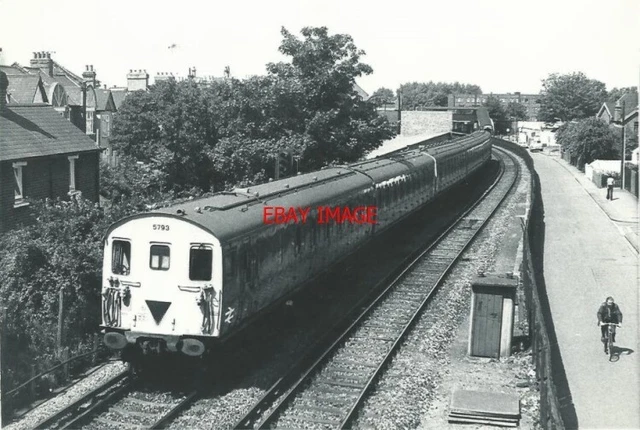 PHOTO 2-EPB Class 416 2-Car Emu No 5793 (Coupled To A 4-Epb) Passing ...