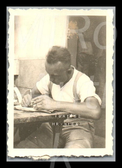 FOTO, WK2, 3.I.R.73, FRA, St.-Aignan, Sdt. Kahle bei Soldauszahlung, 1940, L270L EUR 4,95 ...