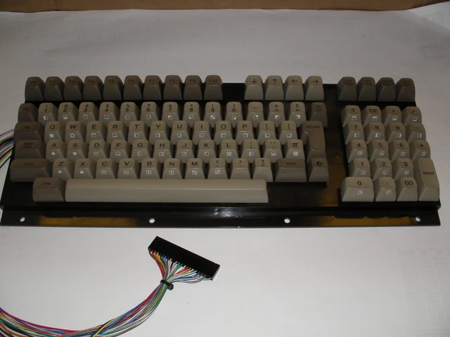 COMMODORE CBM II 610 710 B128-80 620 B256-80 P500 Keyboard Tastatur NOS ...