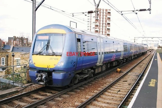 PHOTO CLASS 357 4-Car Emu No 357 028 Departs Limehouse On A Fenchurch ...