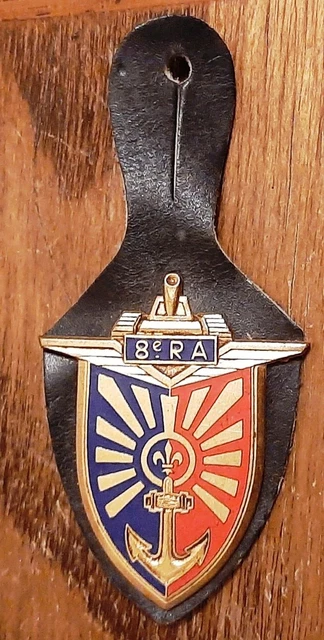 INSIGNE BADGE SUR cuir 8° RA Régiment Artillerie ORIGINAL émail Drago ...