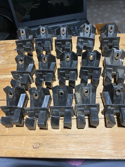 RED SNAP’R WOOD T-post Electric Fence Insulators Part# WP25N. 15 In Box ...