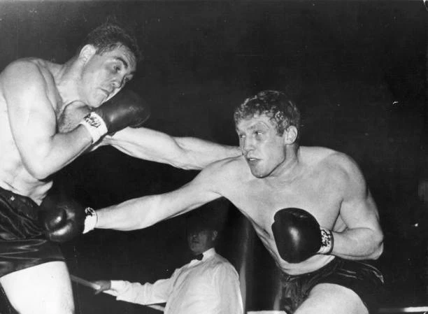 BILLY WALKER WEST Ham heavyweight boxing champion hitting Maria- 1962 ...