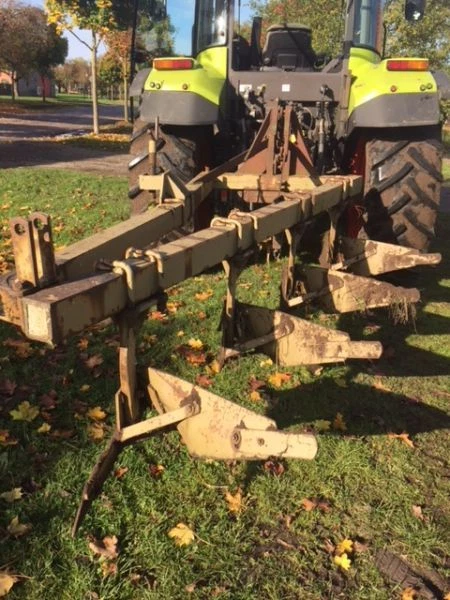 PFLUG B200 FORTSCHRITT 4 Schar Beetpflug B200-3 ZT300 ZT MTS BELARUS ...