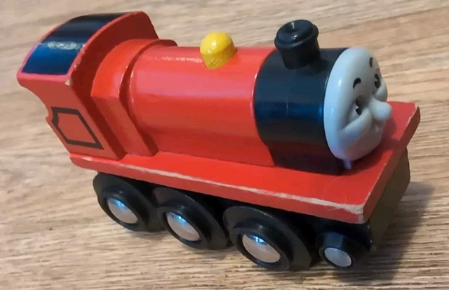 THOMAS THE TANK Engine & Friends Wooden Train - JAMES - BRIO £14.99 ...