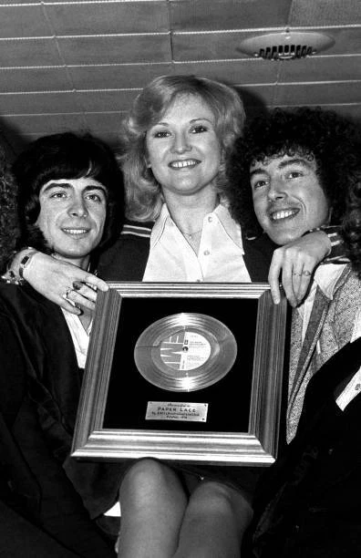 SINGER LYN PAUL Given A Lift Up Pop Group Paper Lace While She Exh ...