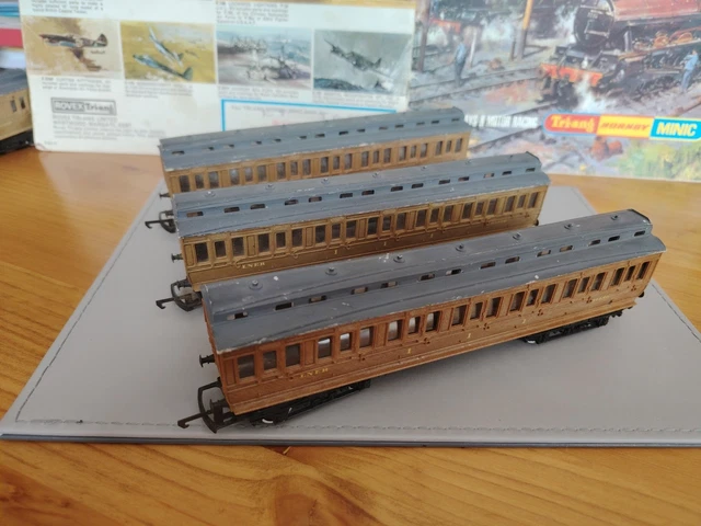 TRI-ANG HORNBY R332 LNER Clerestory 1st Class Coach X3 For Spares Or ...