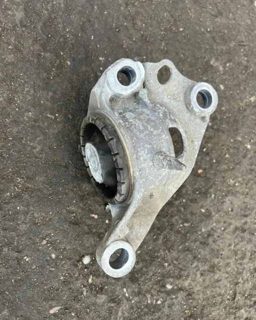 VAUXHALL ASTRA K MK7 REAR AXLE MOUNT RIGHT DRIVER SIDE 39029212 ...