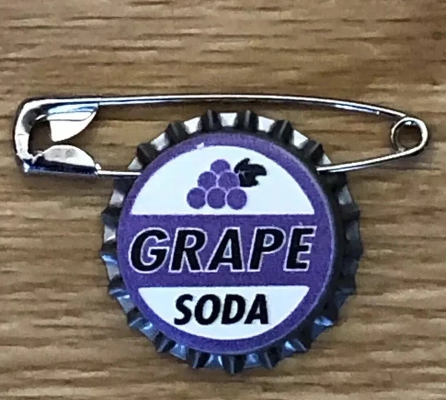 DISNEY PIXAR PIN UP! Movie GRAPE SODA BOTTLE CAP Ellie Carl NEW On Card ...