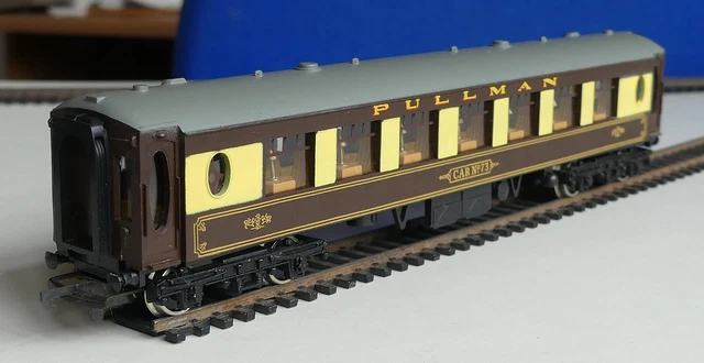 WRENN W6001 2nd Class Pullman Car 73, Brown/Cream Livery, Excellent ...