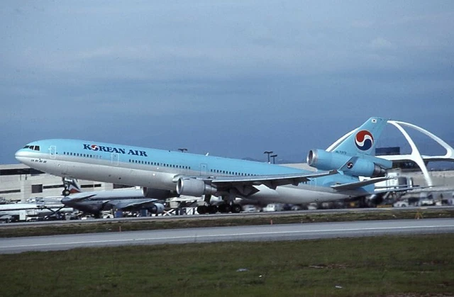 KOREAN AIRLINES MCDONNELL Douglas MD-11 o/c HL7373 - Kodachrome 35mm ...