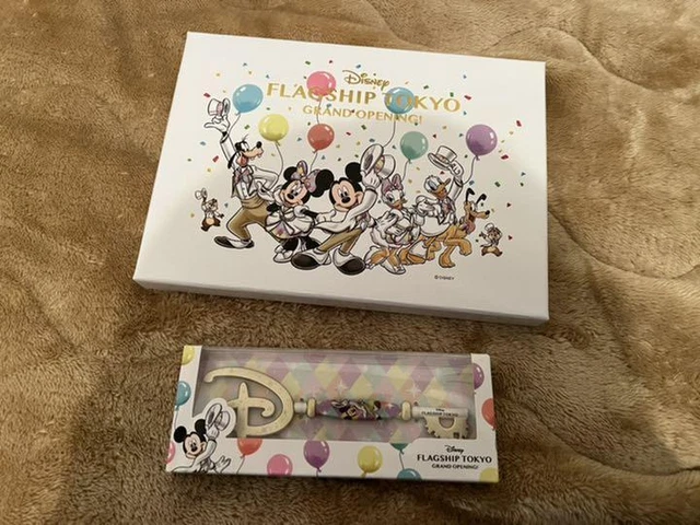 DISNEY STORE FLAGSHIP Tokyo Limited Collectable Key Lapel Pin Japan ...