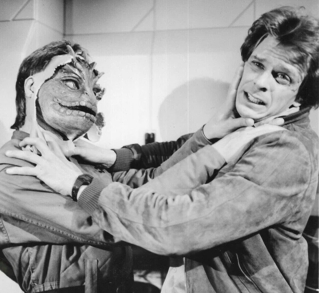 VINTAGE V SCI-FI TV Series Show Press Photo Marc Singer Monster Alien ...