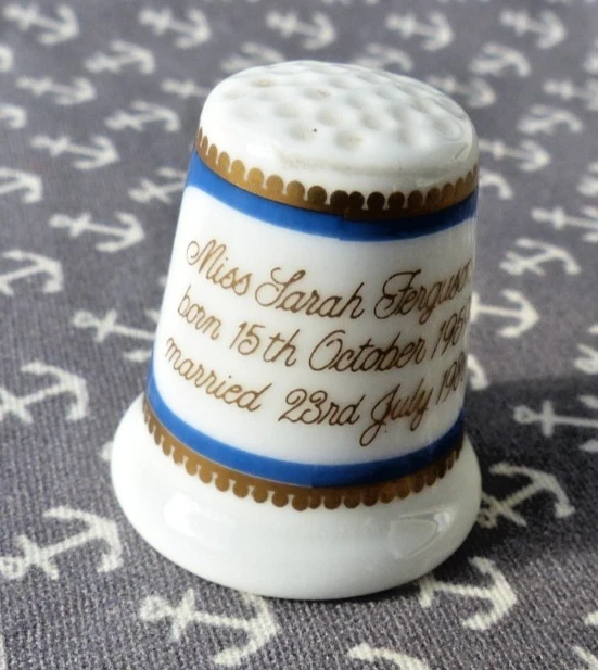 ALTER FINGERHUT PORZELLAN Wedgwood Bone China "Sarah Ferguson" EUR 8,00 ...