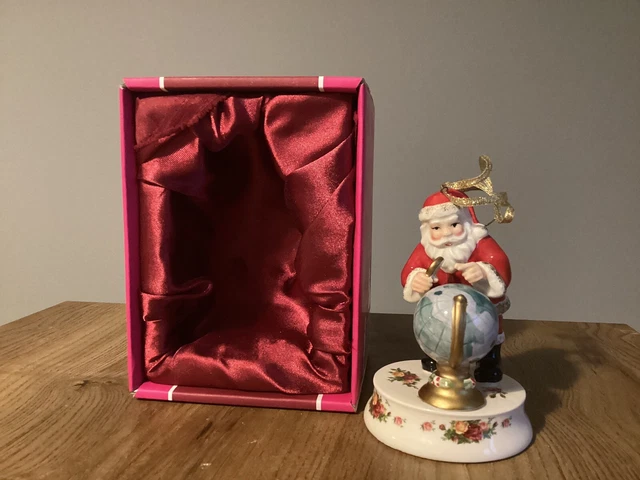 ROYAL ALBERT OLD Country Roses Musical Santa With Globe Xmas Tree ...