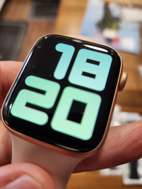 APPLE WATCH SERIES 5 44mm Gold-Tone Aluminium Case with Several Bands ...
