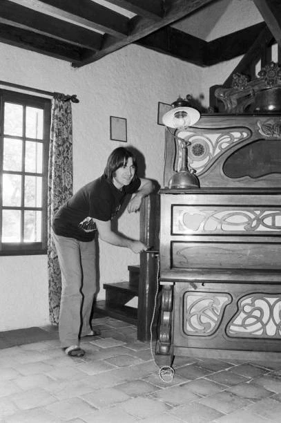 FRENCH SINGER SERGE Lama at his home 1980 Old Historic Photo 13 $9.00 ...