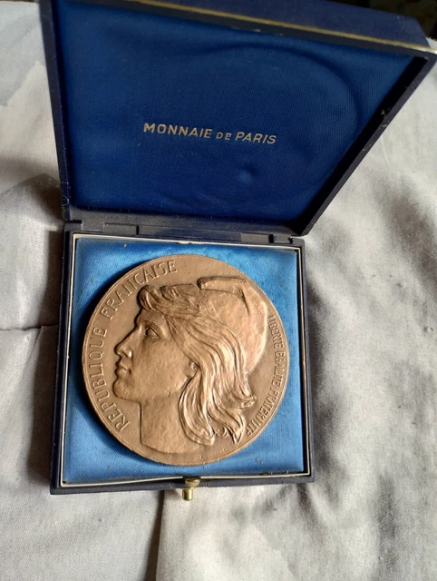 MÉDAILLE EN BRONZE Marianne au Bonnet Frigien Monnaie Paris signé ...