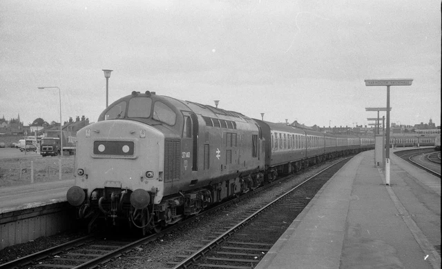 ORIGINAL 35MM RAILWAY B/W Negative Class 37 37140 Yarmouth 29 8 83 ...