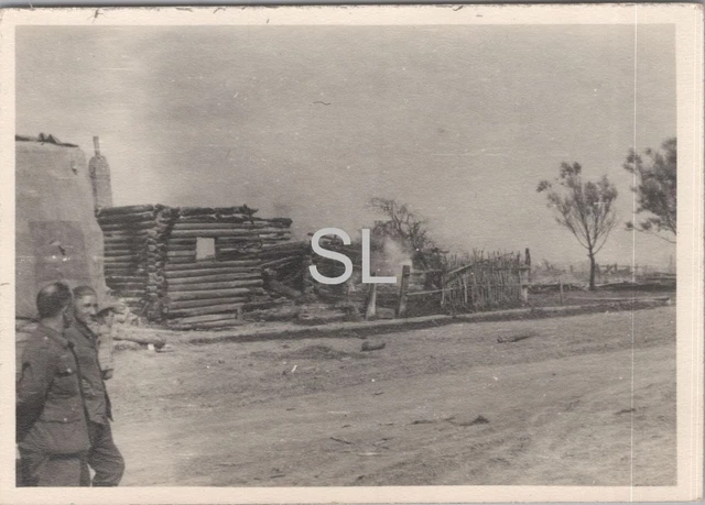 FOTO 2. PANZER-ARMEE, nach Tieffliegerangriff, Turajewka, Russland ...