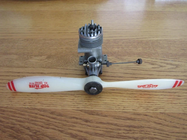 VINTAGE 1950'S MCCOY 19 Model Airplane Engine with Tank and Prop £40.69 ...