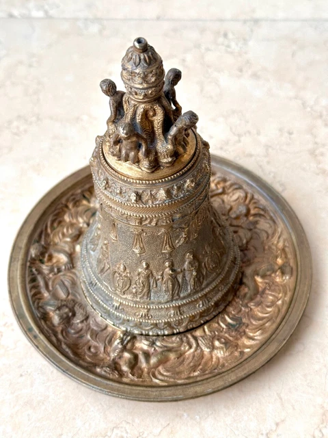 ANCIENNE CLOCHE LITURGIQUE et son plateau en bronze ciselé EUR 260,00 ...