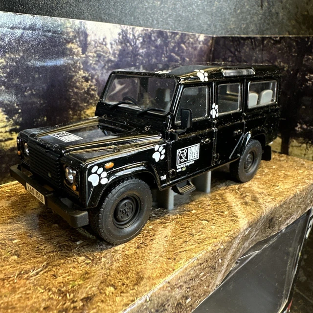 CORGI LAND ROVER Defender Born Free Foundation 1:43. B2 $30.31 ...