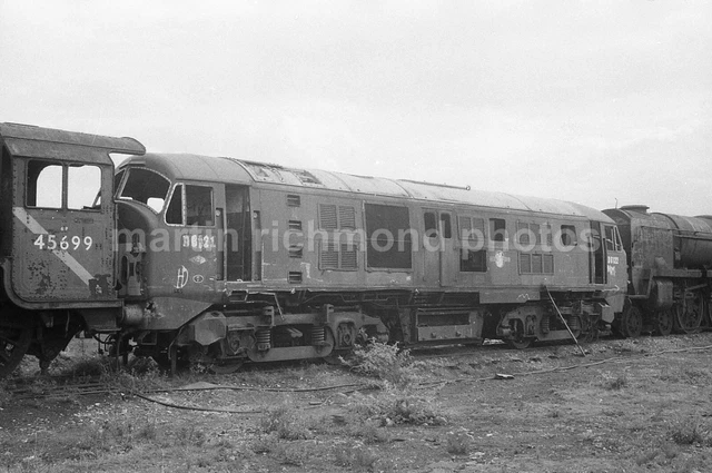 BARRY SCRAPYARD NORTH British Class 21 D6122 Railway Negative RN264 £9. ...