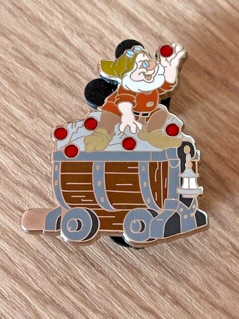DISNEY SNOW WHITE And Seven Dwarfs Doc Mine Train Mystery Pin EUR 5,72 ...