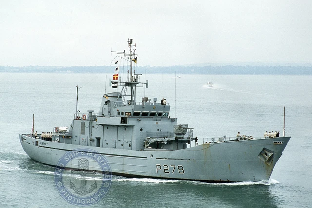 ROYAL NAVY ISLAND-KLASSE Patrouillenschiff HMS ALDERNEY P278 - 6x4 ...