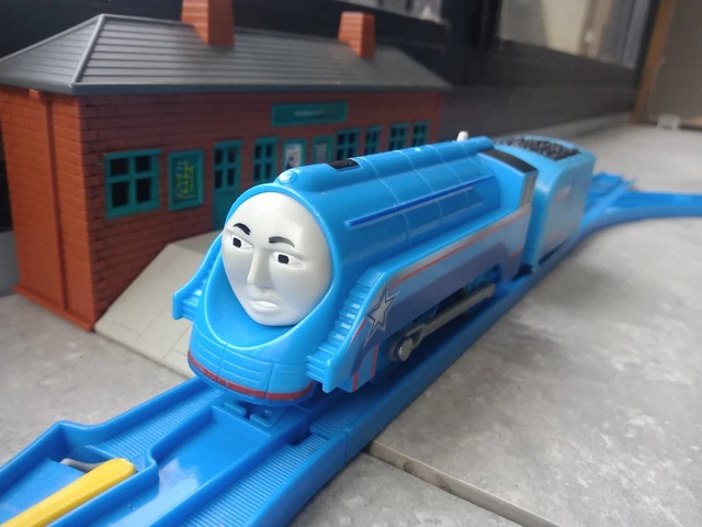 THOMAS AND FRIENDS Trackmaster Revolution motorised Shooting Star ...